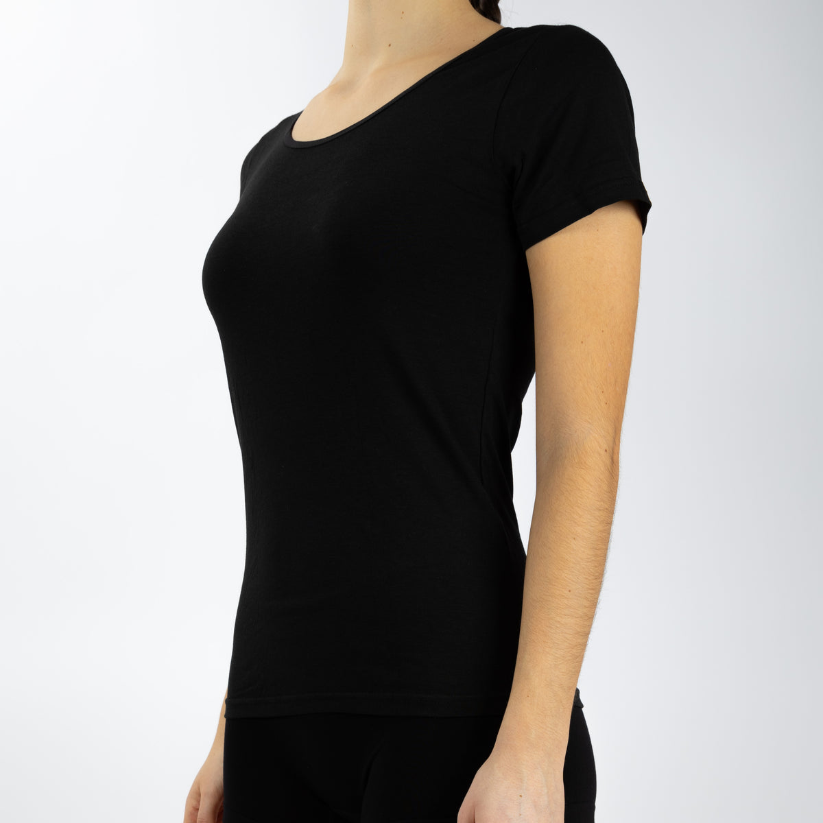 Pack 2 T-Shirts Em Fibra de BAMBU Lisas Preto (Mulher) – ameias